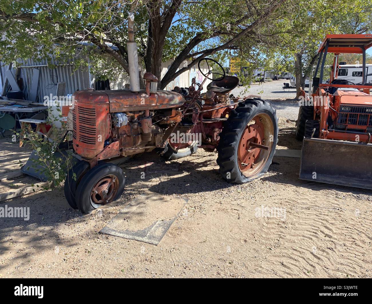 Antique farmall tractor Stock Photo - Alamy