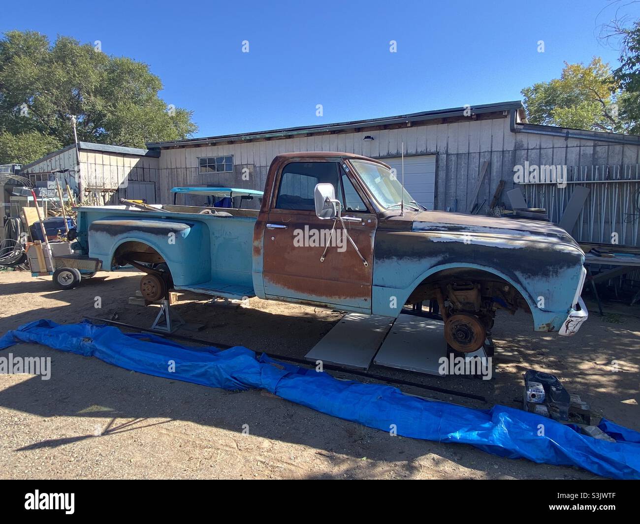 Junk truck hi-res stock photography and images - Alamy