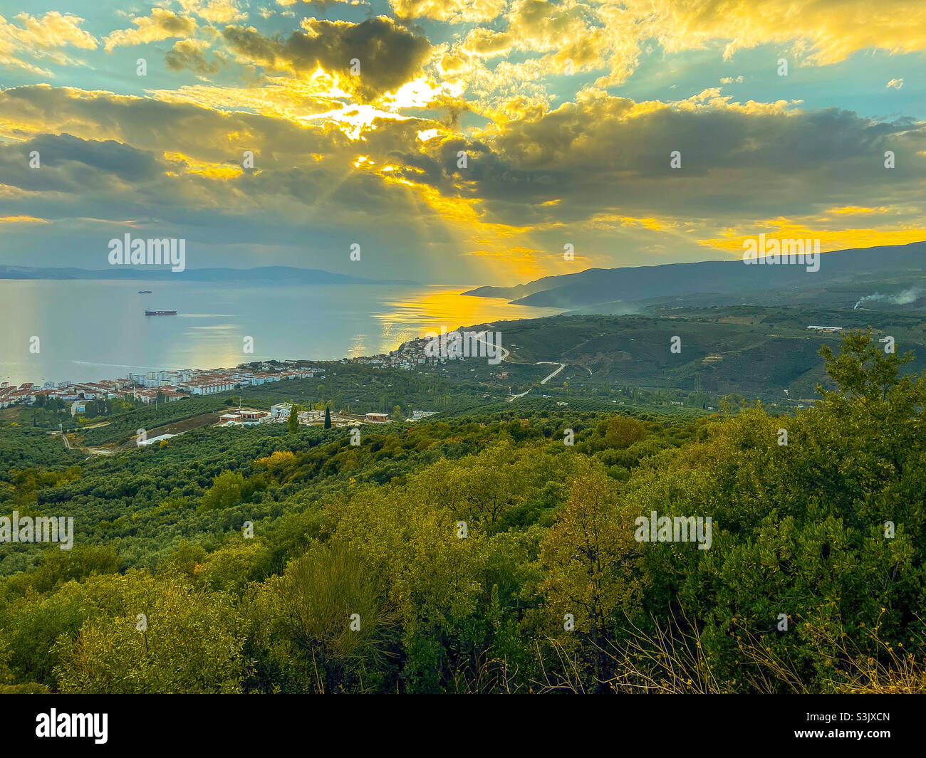 Land meet sea hi-res stock photography and images - Alamy