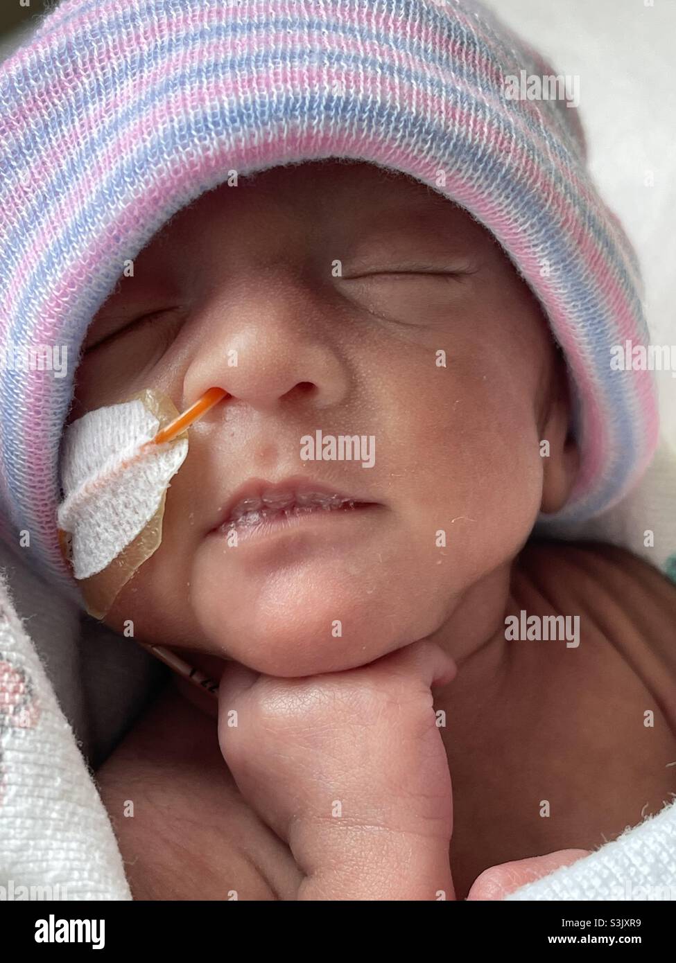 Micro preemie hi-res stock photography and images - Alamy