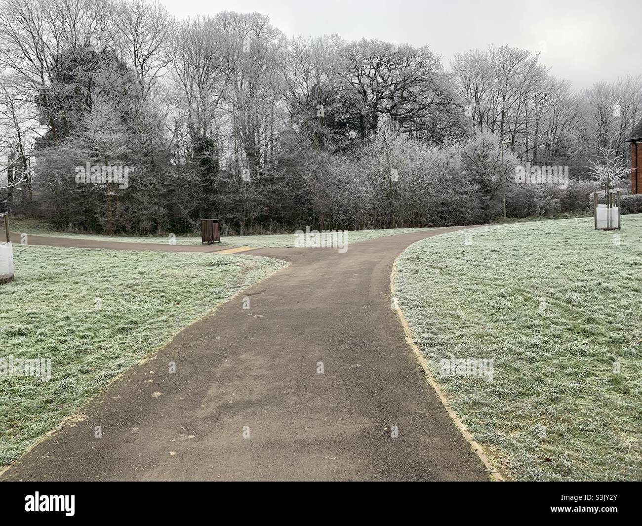 Frosty path hi-res stock photography and images - Alamy