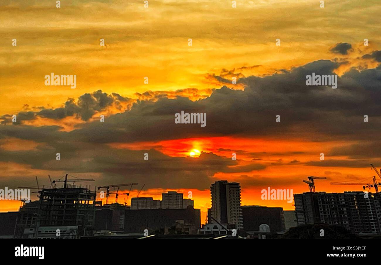 Sky clouds and building hi-res stock photography and images - Alamy