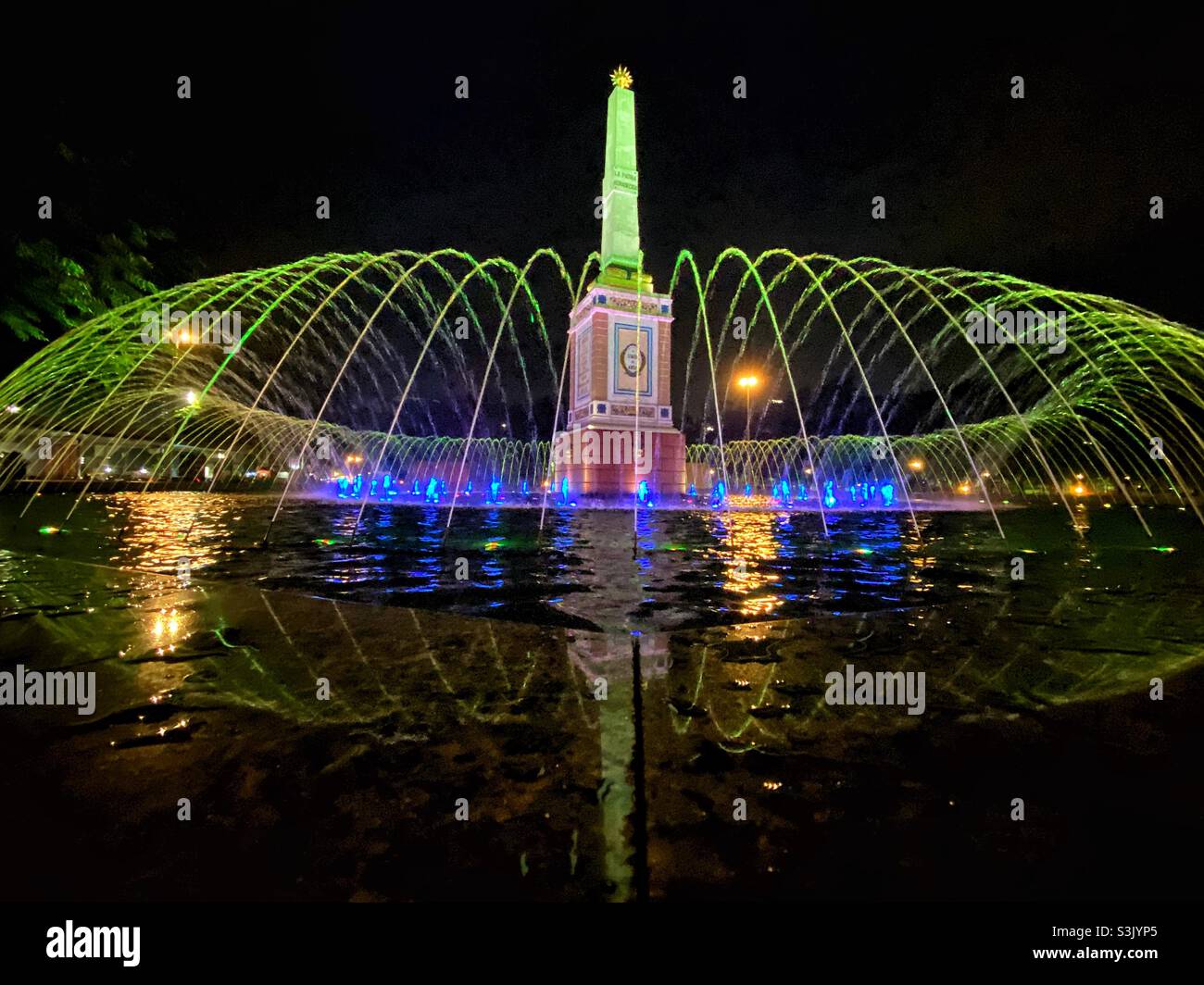 Nighttime water fountain hi-res stock photography and images - Alamy
