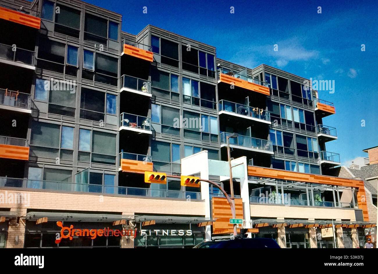 Shops at ground level hi-res stock photography and images - Alamy