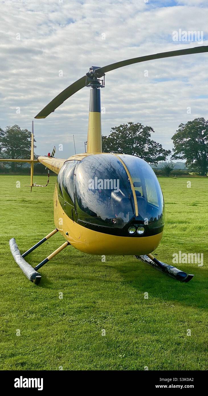 Robinson r44 helicopter hi-res stock photography and images - Alamy