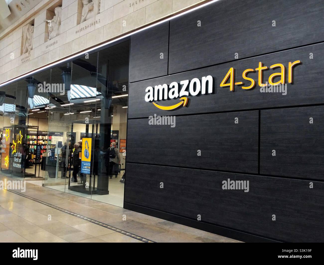 Centre commercial bluewater hi-res stock photography and images - Alamy