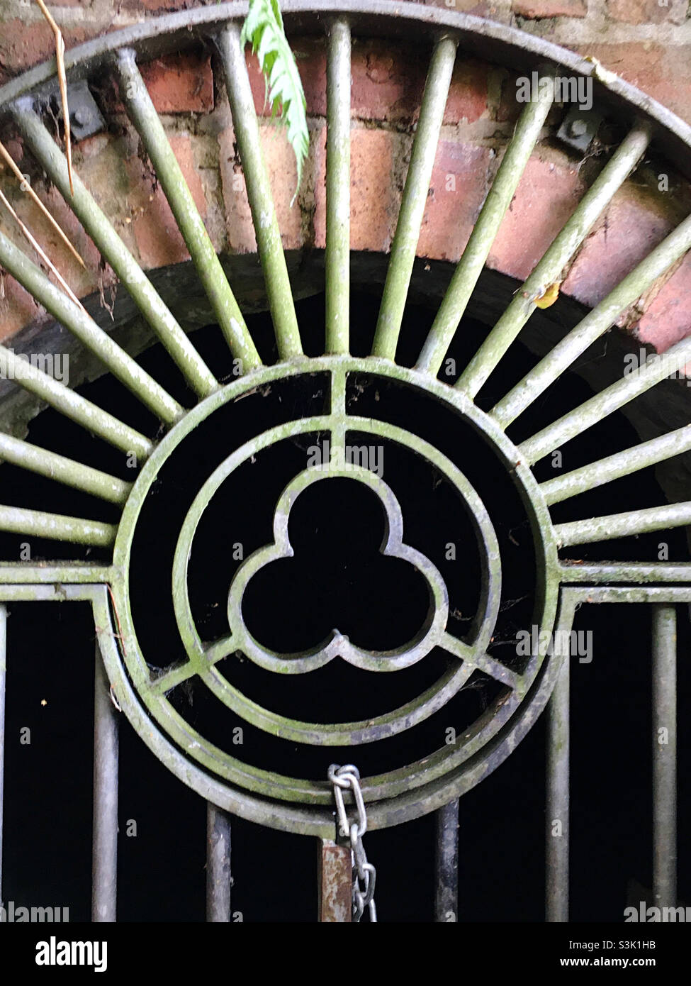 Metal gate pattern hi-res stock photography and images - Alamy