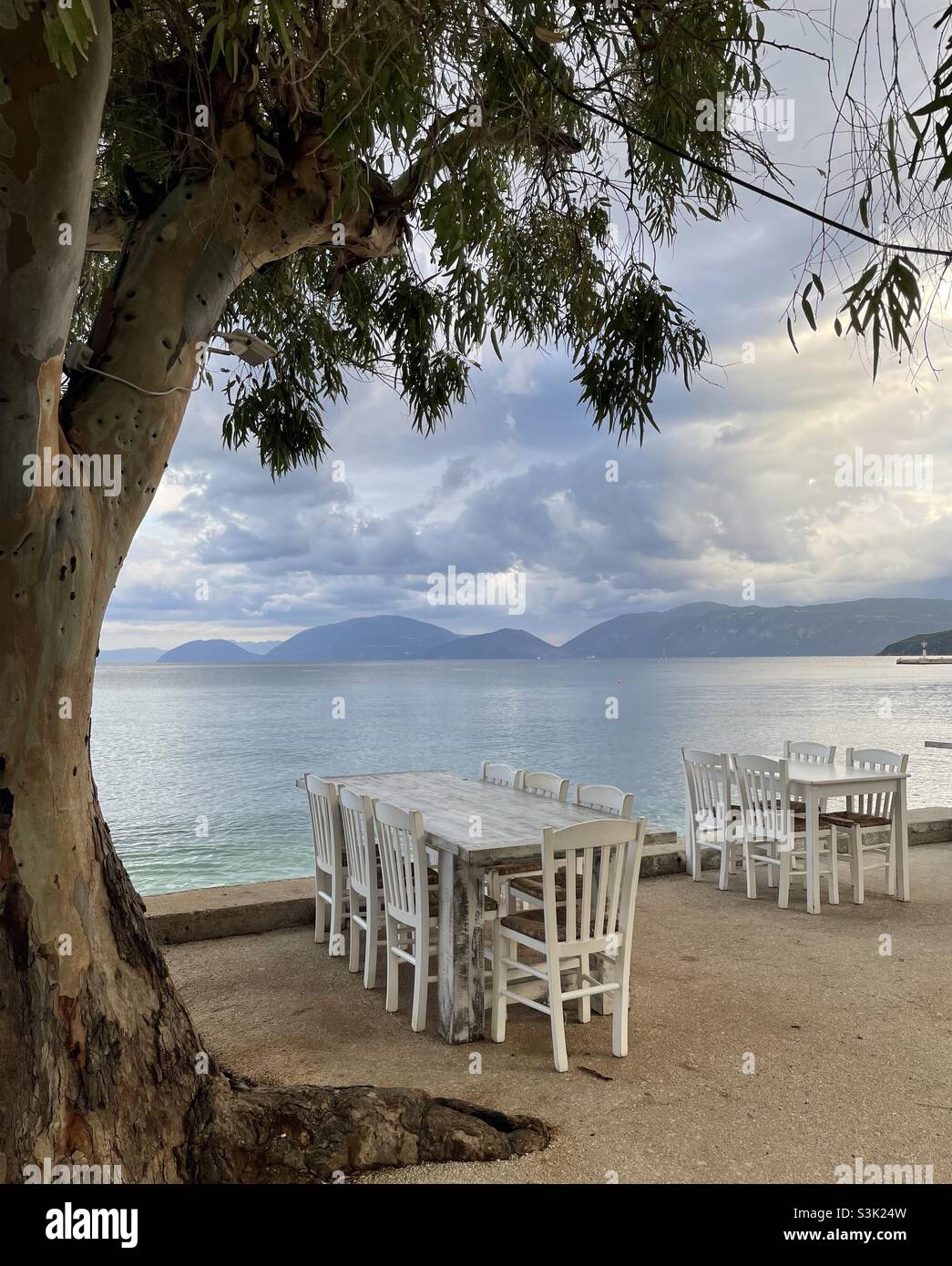 Tables with view hi-res stock photography and images - Alamy