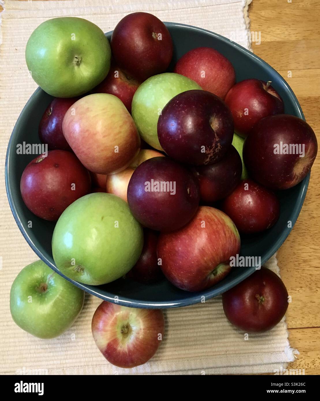 Pink lady apples hi-res stock photography and images - Alamy