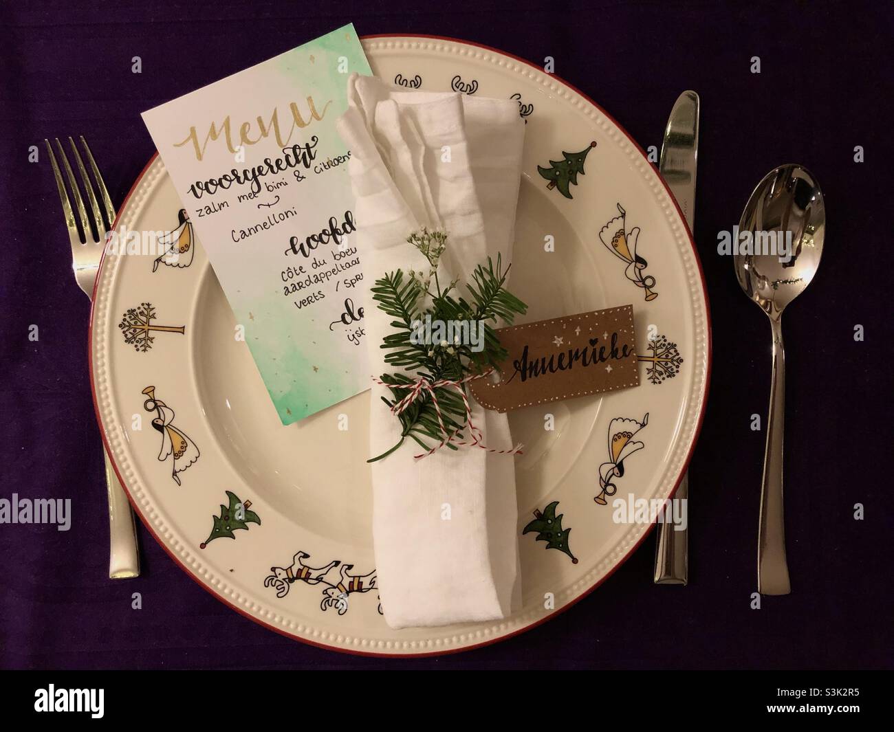 Christmas seating arrangement, crockery, name tags and menu card Stock ...