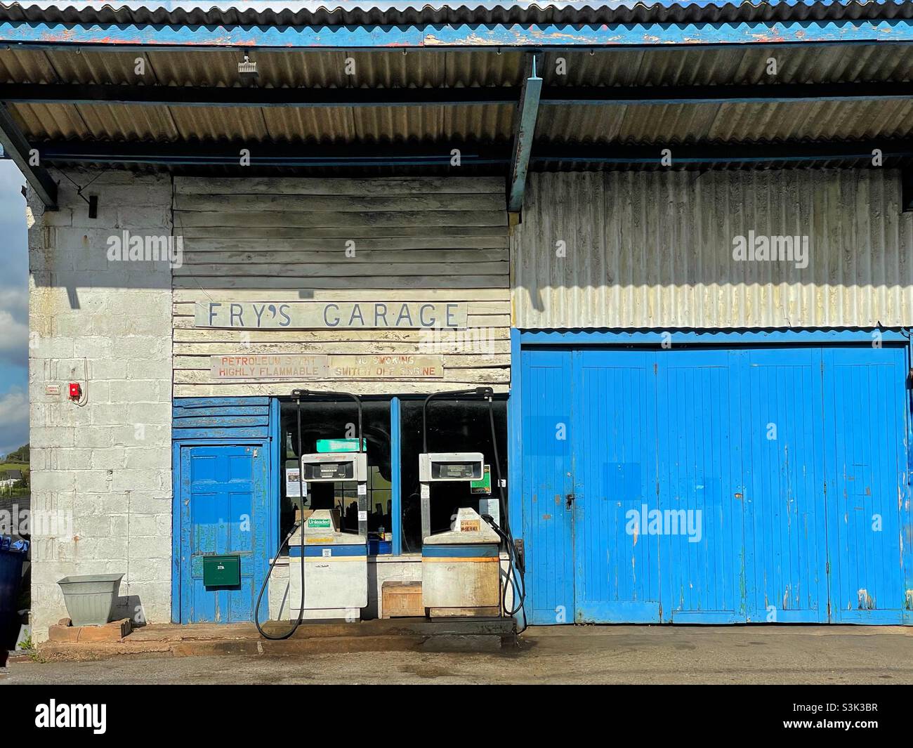 Fry’s garage at Tedburn St Mary, Devon Stock Photo - Alamy
