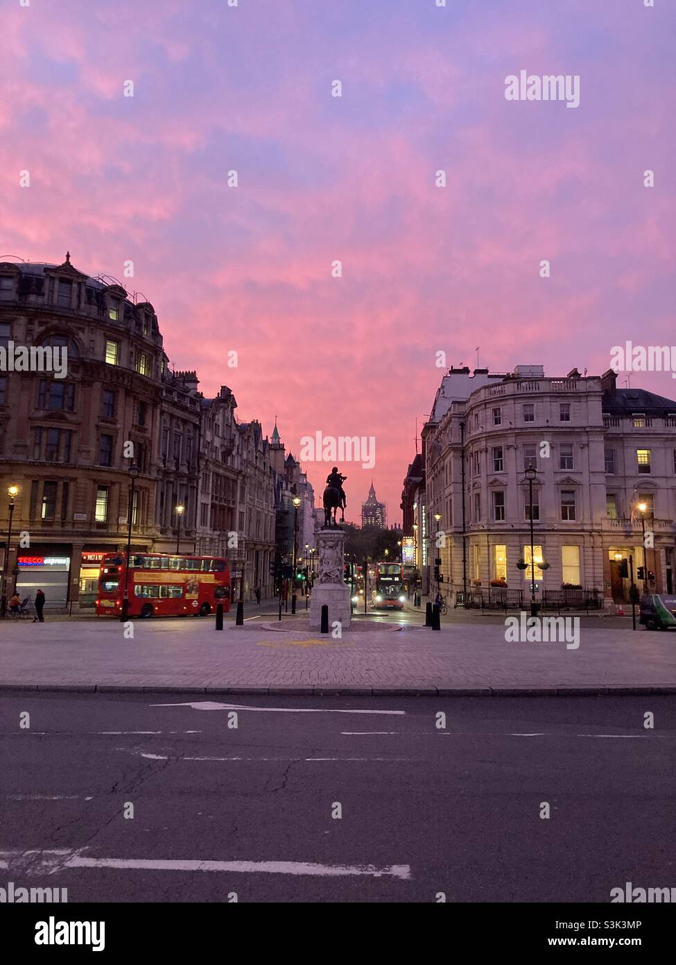 October sunrise hi-res stock photography and images - Alamy