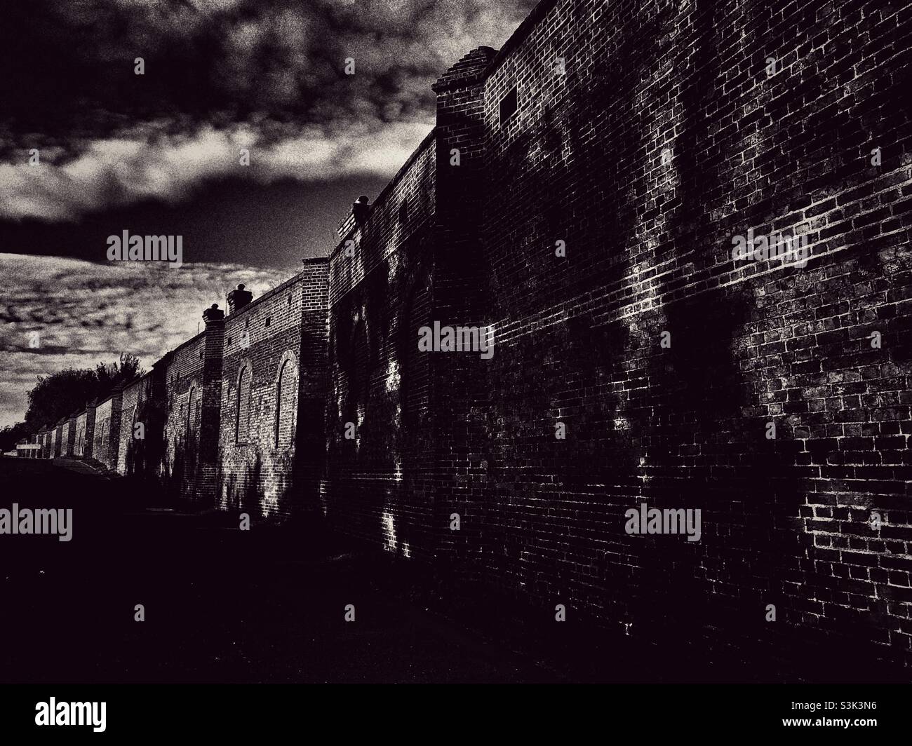 Dramatic image of walls in west London Stock Photo - Alamy