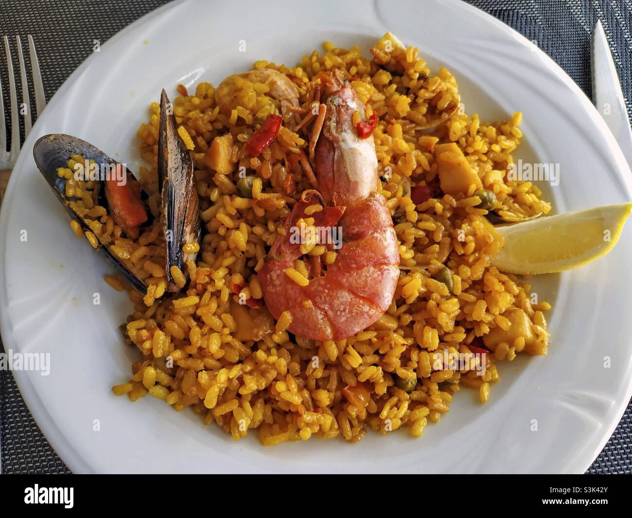 Paella plate hi-res stock photography and images - Alamy