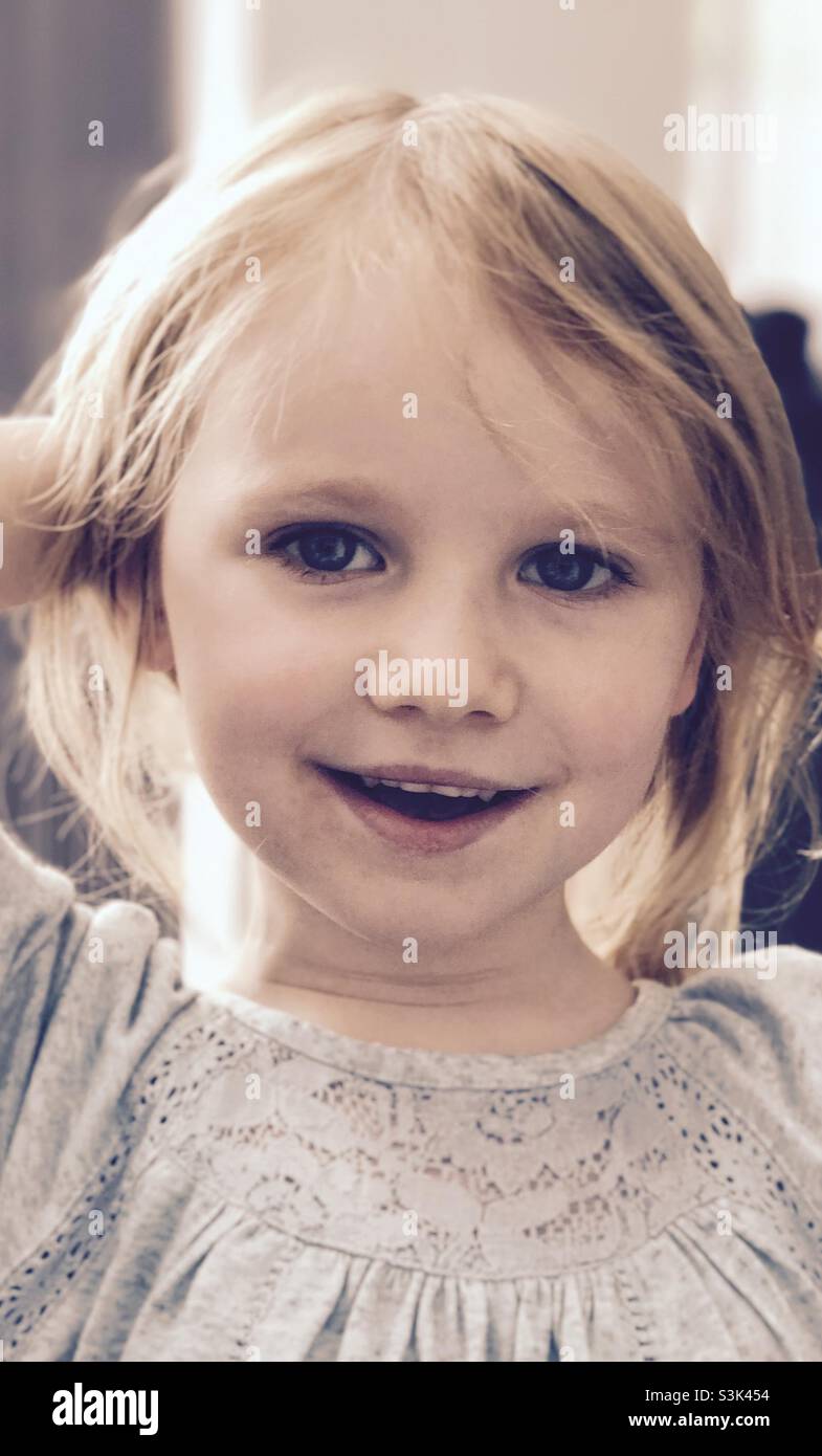 Young child smiling hi-res stock photography and images - Alamy