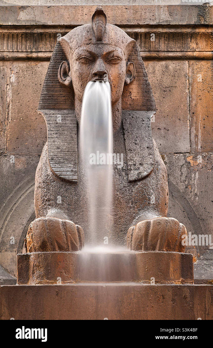 Sphinx fountain hi-res stock photography and images - Alamy