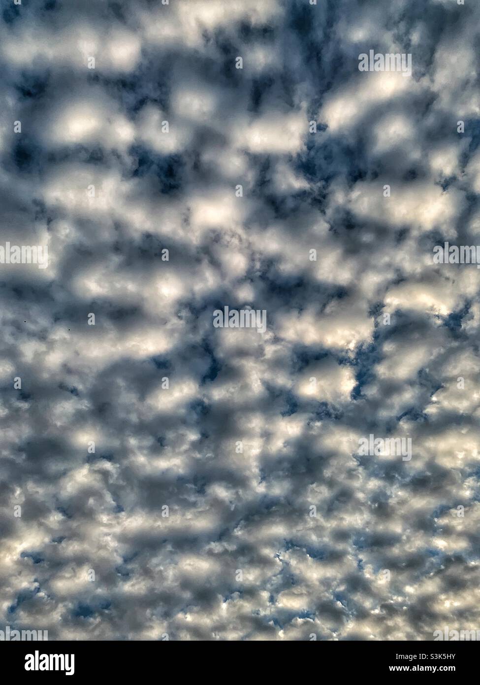 Wavy blue clouds hi-res stock photography and images - Alamy