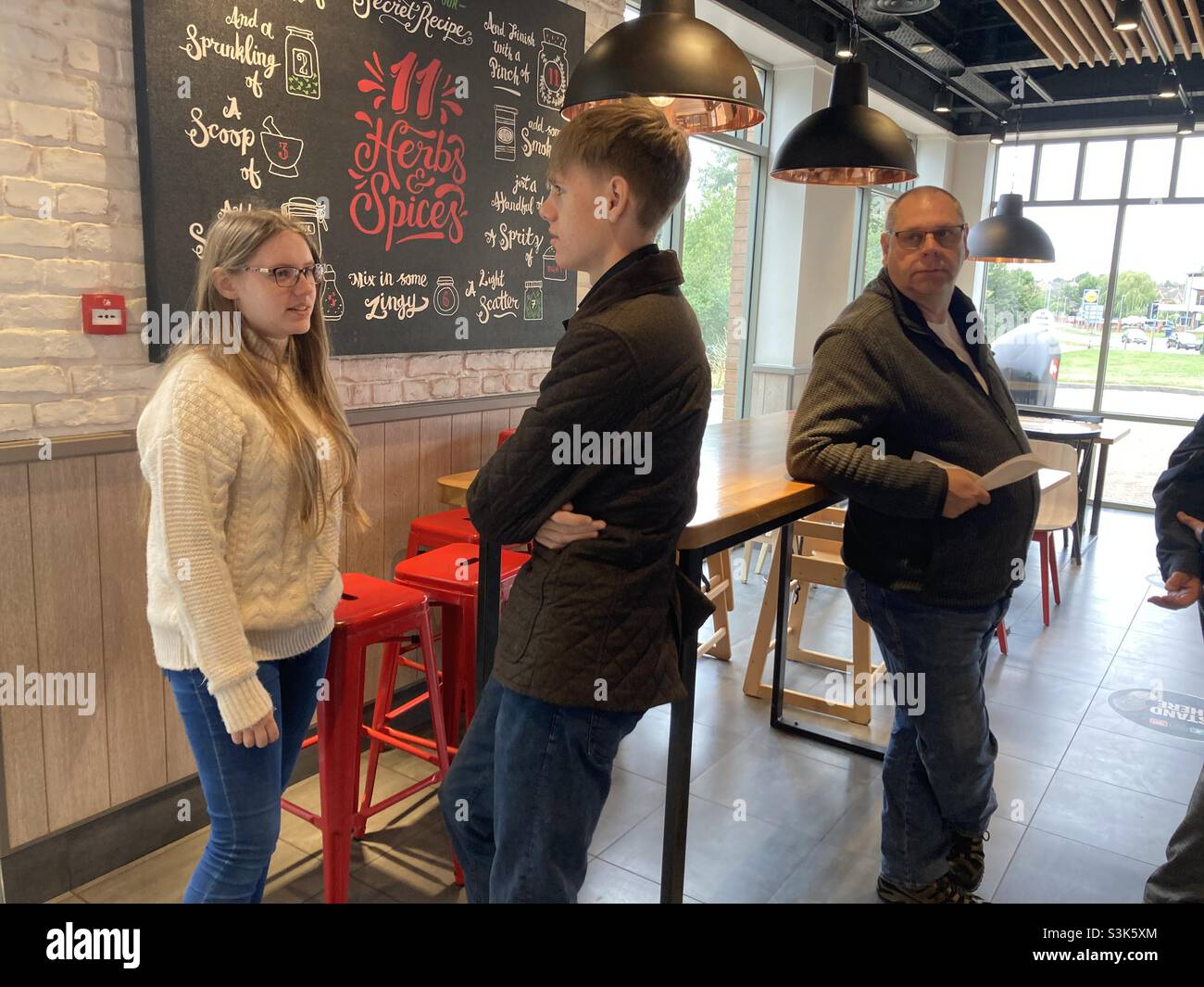 Waiting to be served hi-res stock photography and images - Alamy