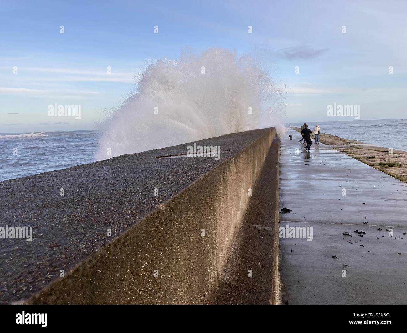 Splash windy hi-res stock photography and images - Alamy