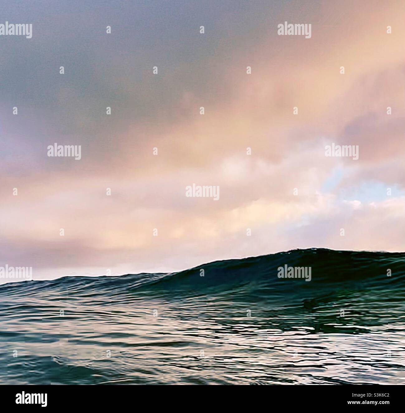 Surfing sky hi-res stock photography and images - Alamy