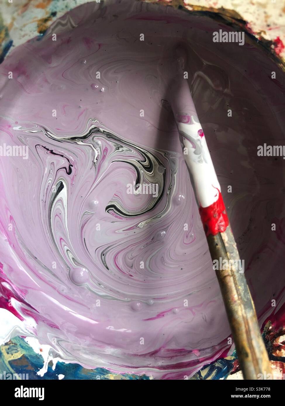 Swirl painting hi-res stock photography and images - Alamy