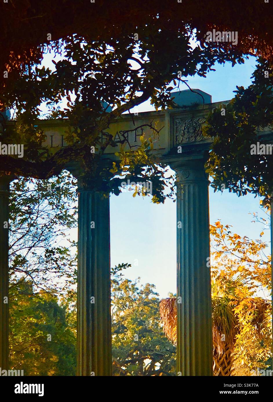 Classical colonnade hi-res stock photography and images - Alamy