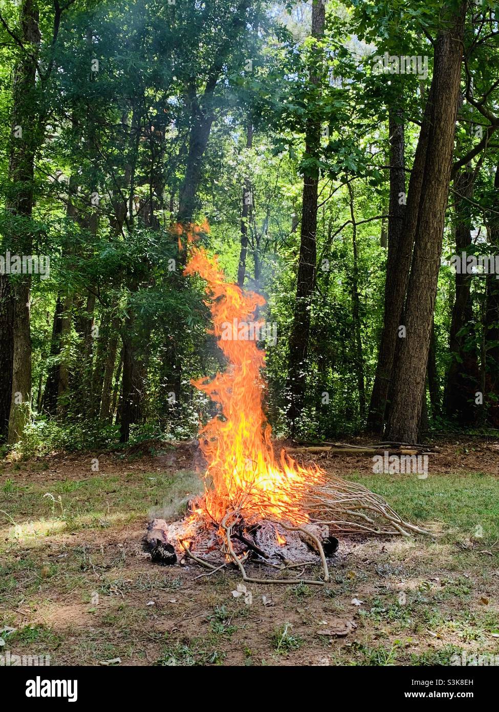 Campfire bonfire hi-res stock photography and images - Alamy