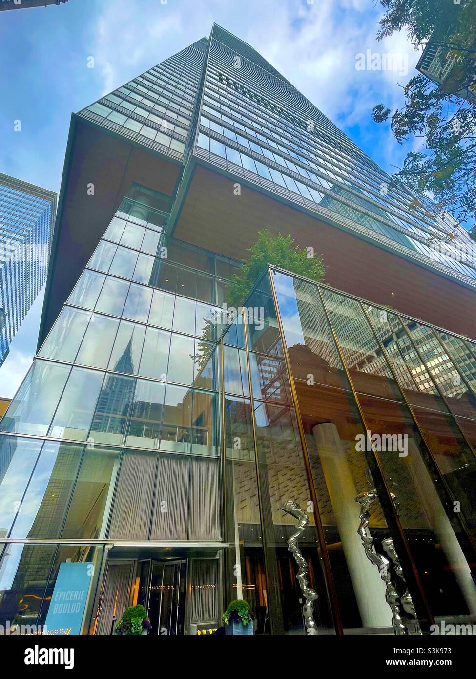 Summit one vanderbilt glass hi-res stock photography and images - Alamy