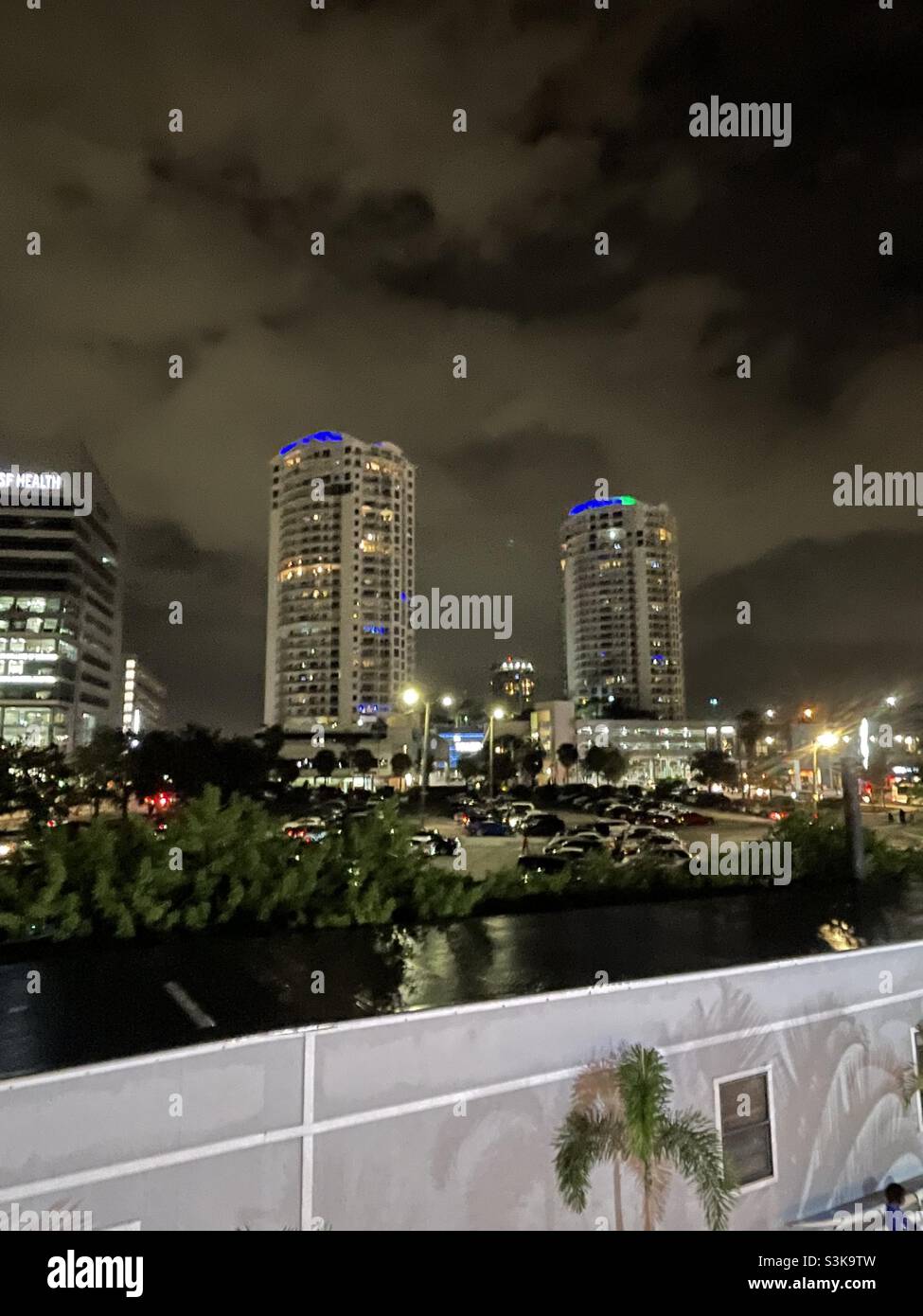 City lights from a distance hi-res stock photography and images - Alamy