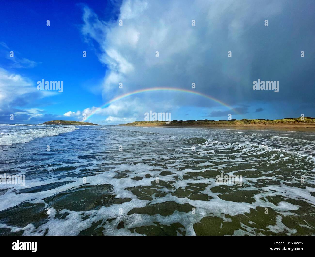 Llangennith and burry holms hi-res stock photography and images - Alamy