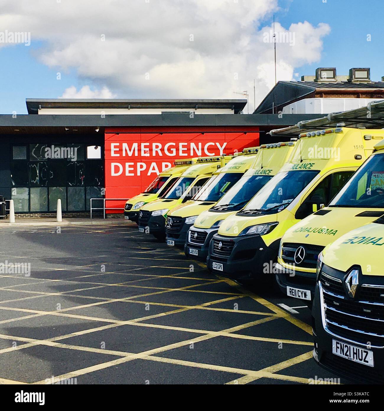 Accident and emergency busy uk hi-res stock photography and images - Alamy