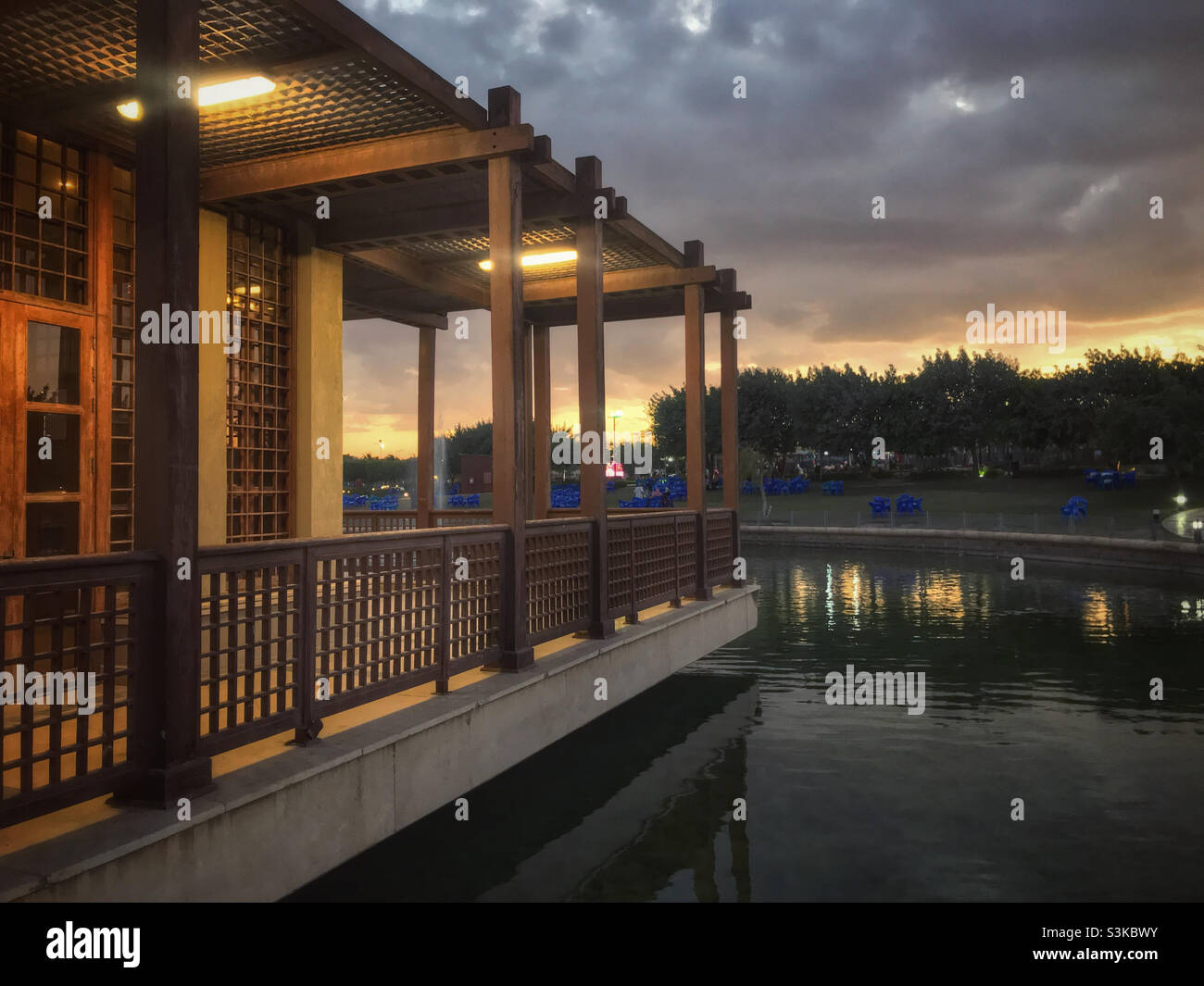 Sunset lake building hi-res stock photography and images - Alamy