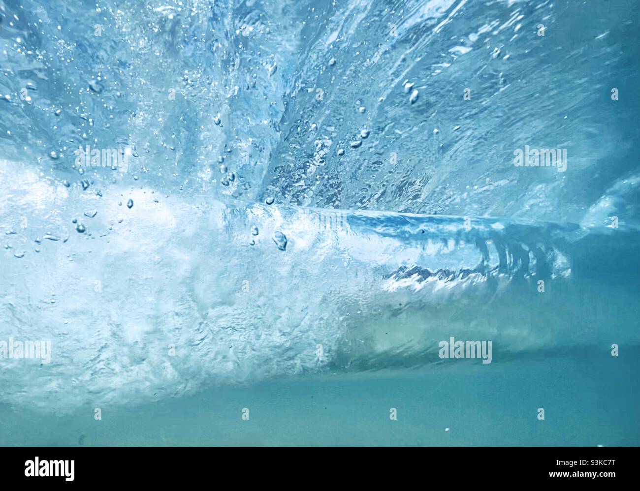 Breaking waves underwater hi-res stock photography and images - Alamy