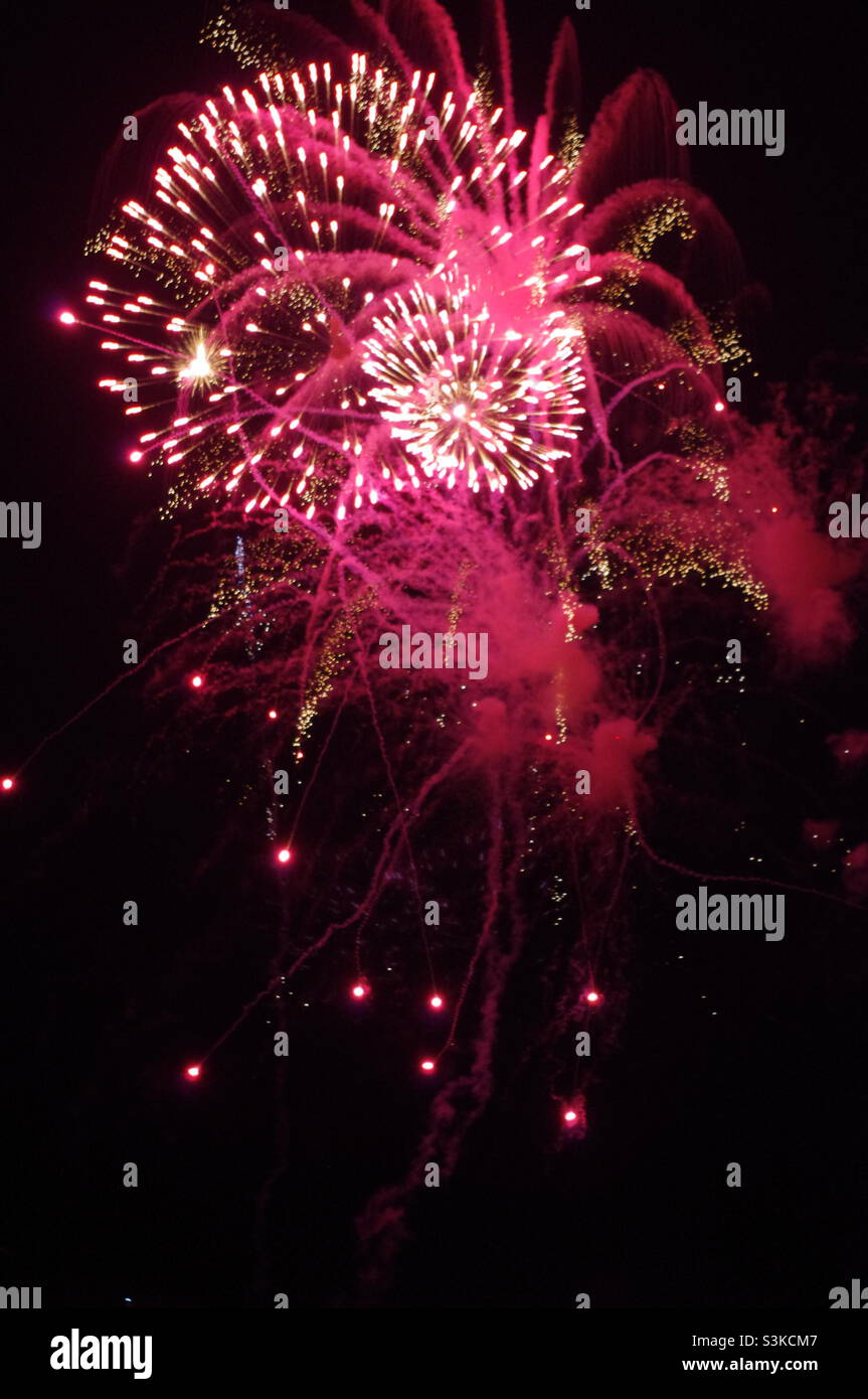 Sparkling fireworks hi-res stock photography and images - Alamy