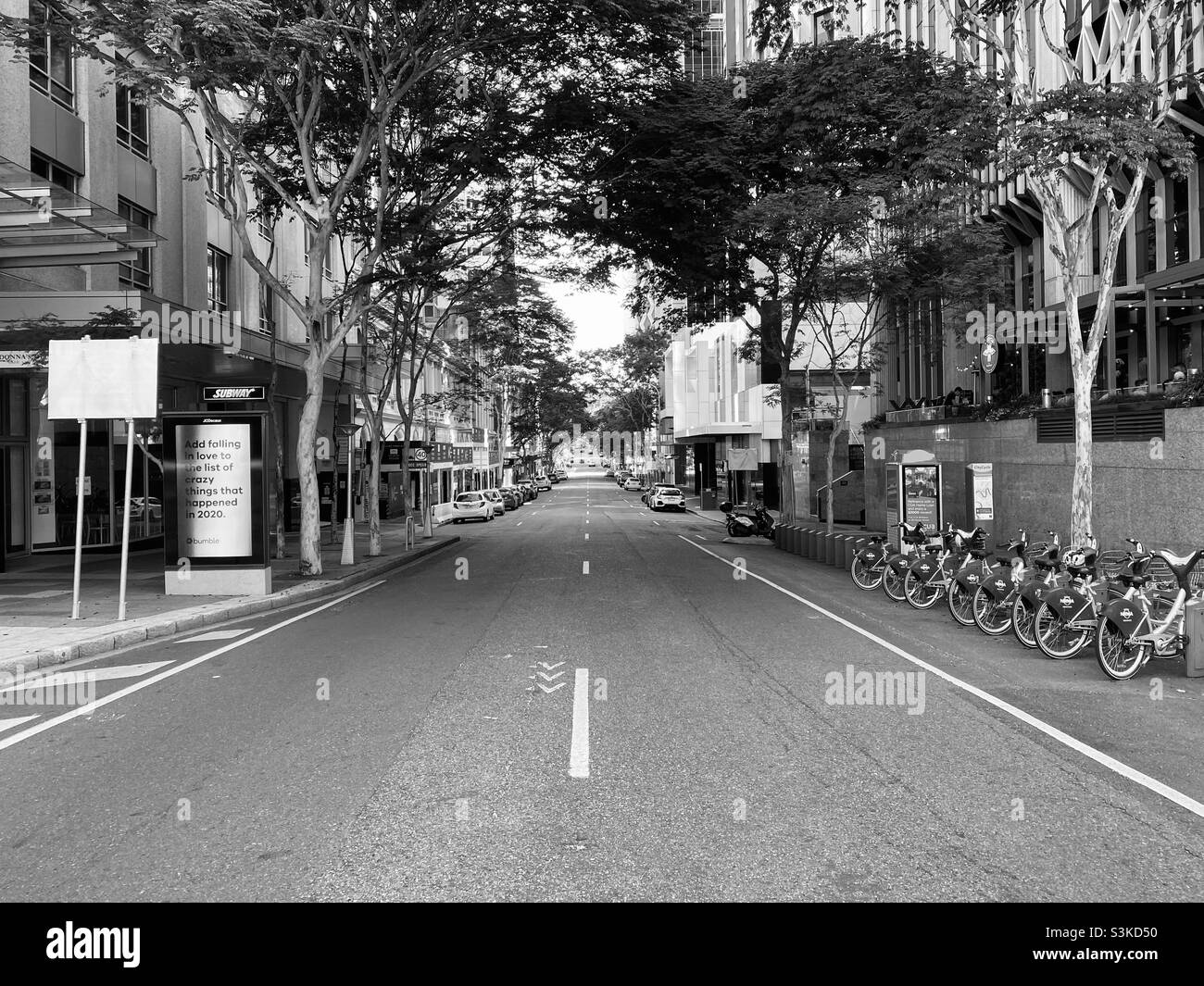 Empty steet hi-res stock photography and images - Alamy