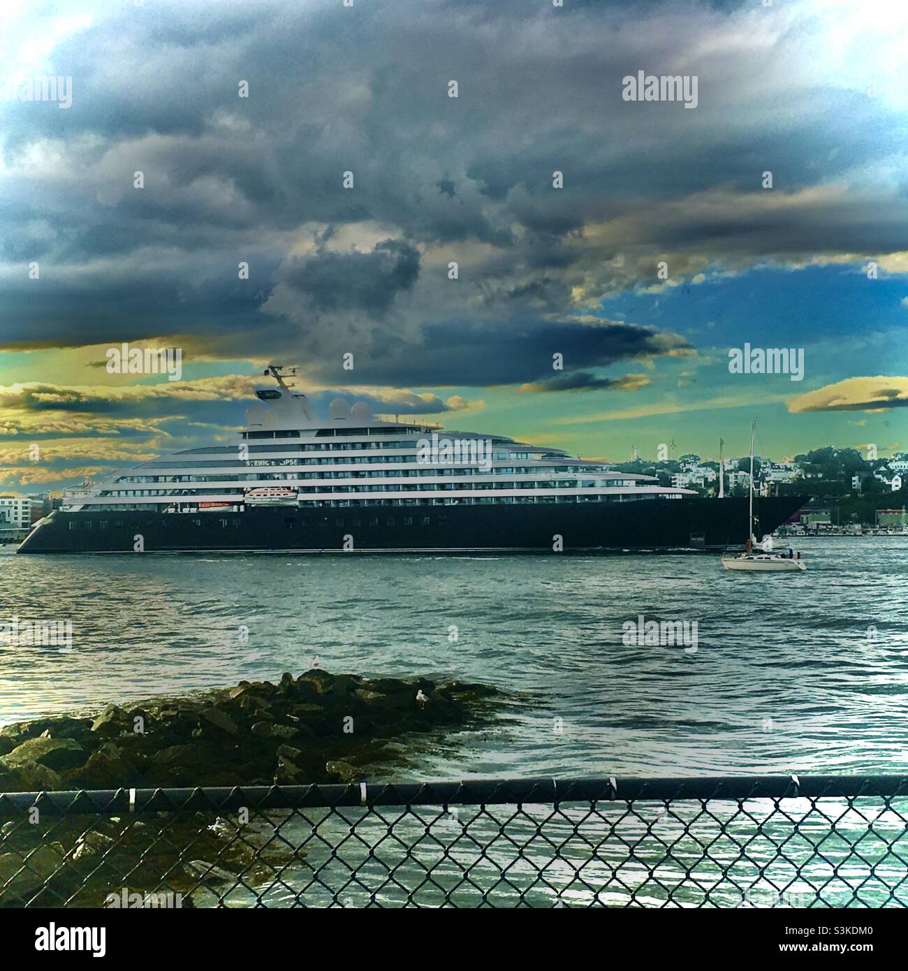 Ship season hi-res stock photography and images - Alamy