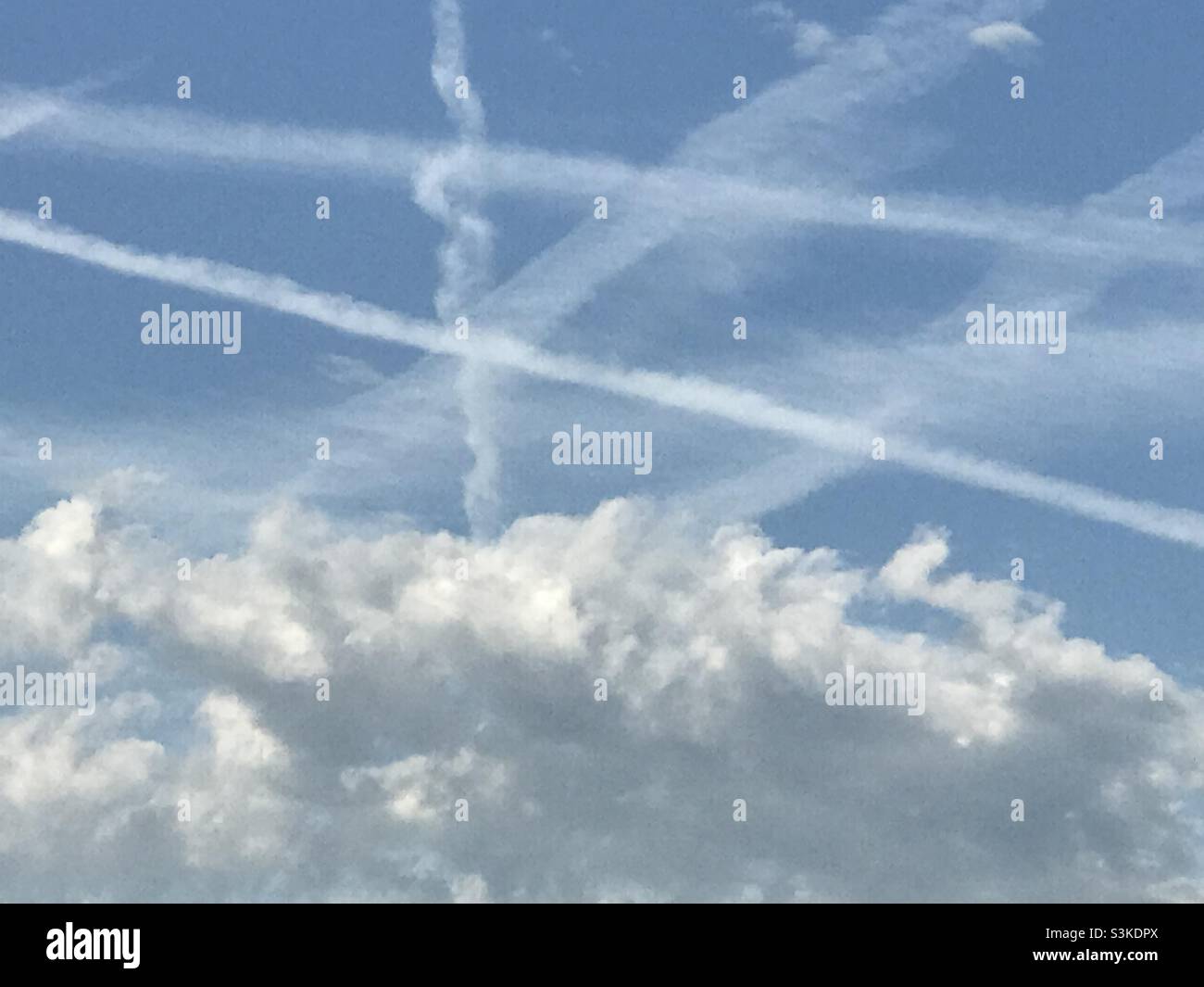 Cloud trails hi-res stock photography and images - Alamy