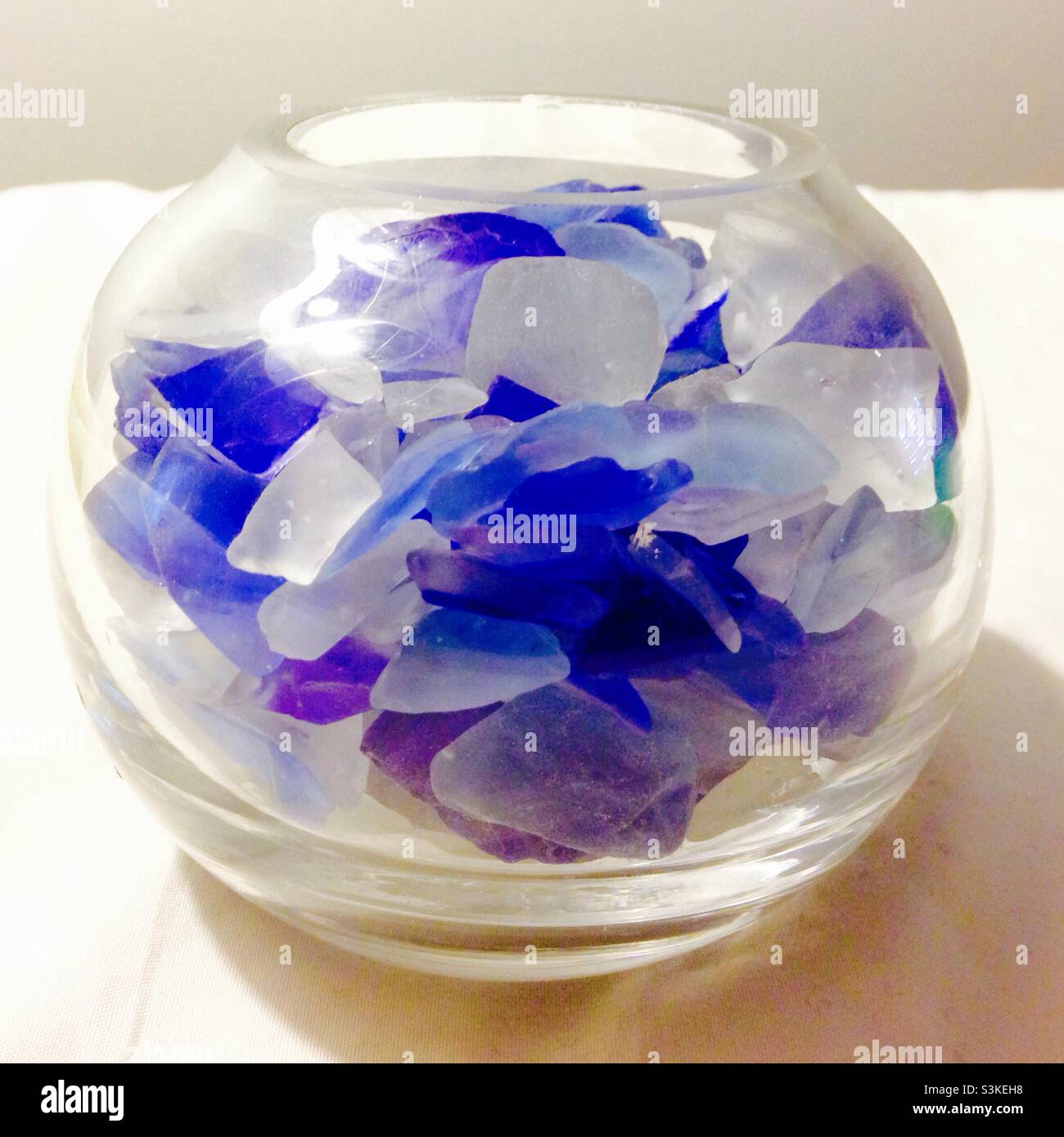 Opaque vase hi-res stock photography and images - Alamy