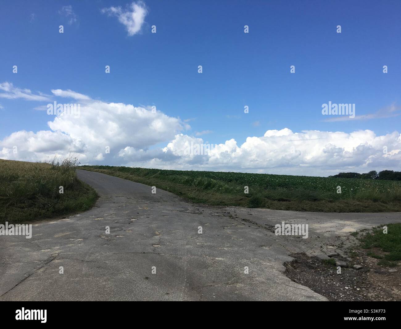 Strasse weg hi-res stock photography and images - Alamy