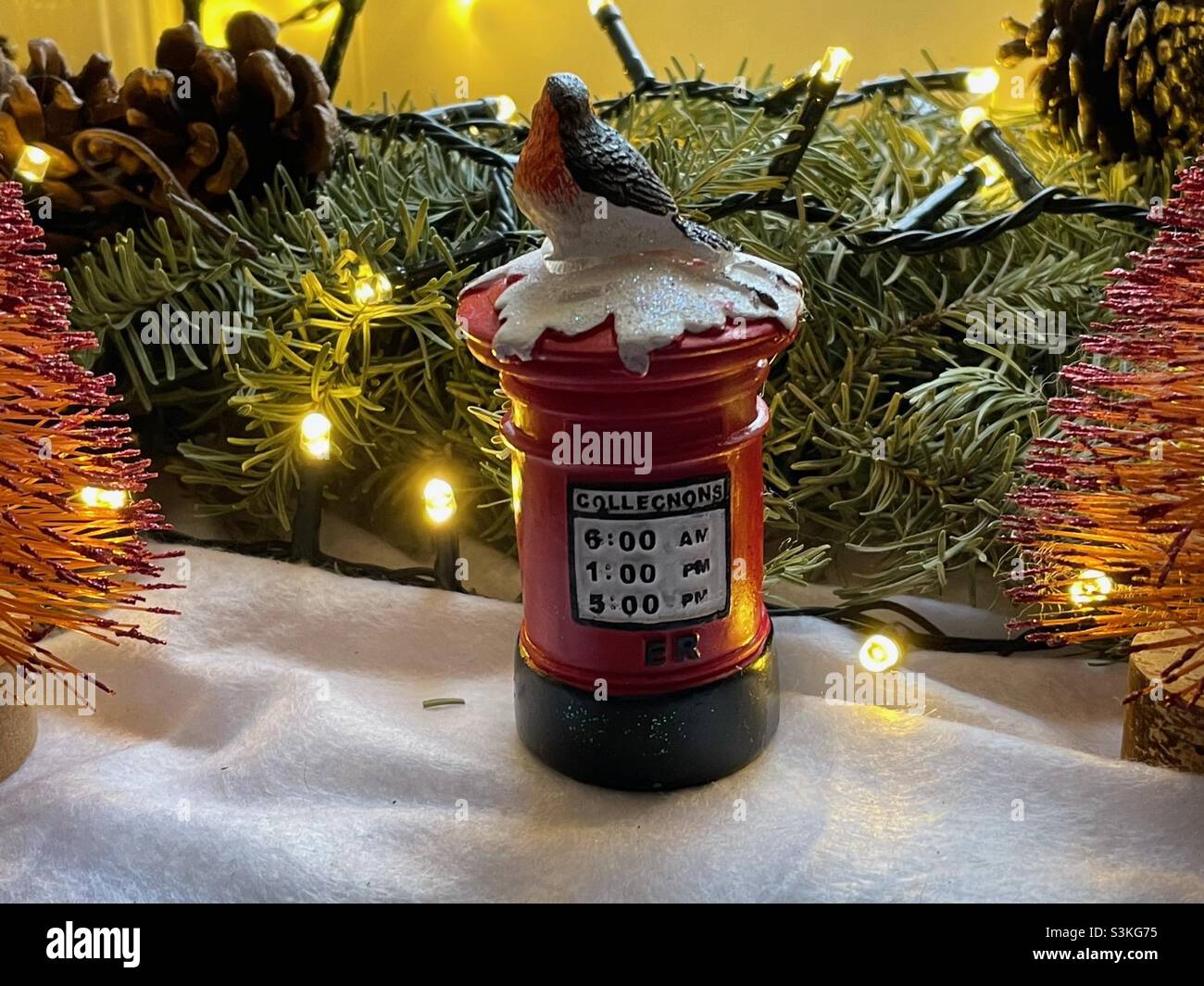 Christmas pillar box hi-res stock photography and images - Alamy