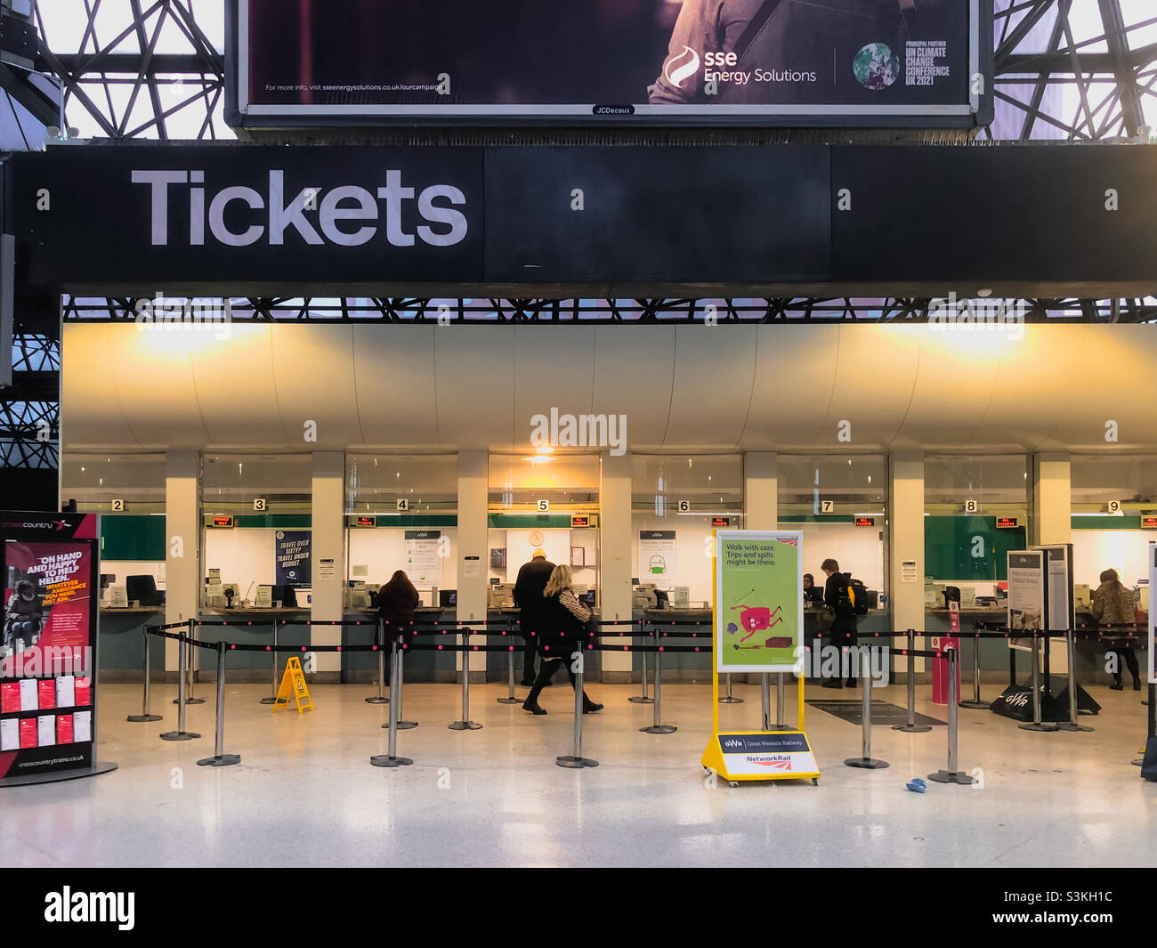 The ticket office at Reading Railway Station Stock Photo - Alamy