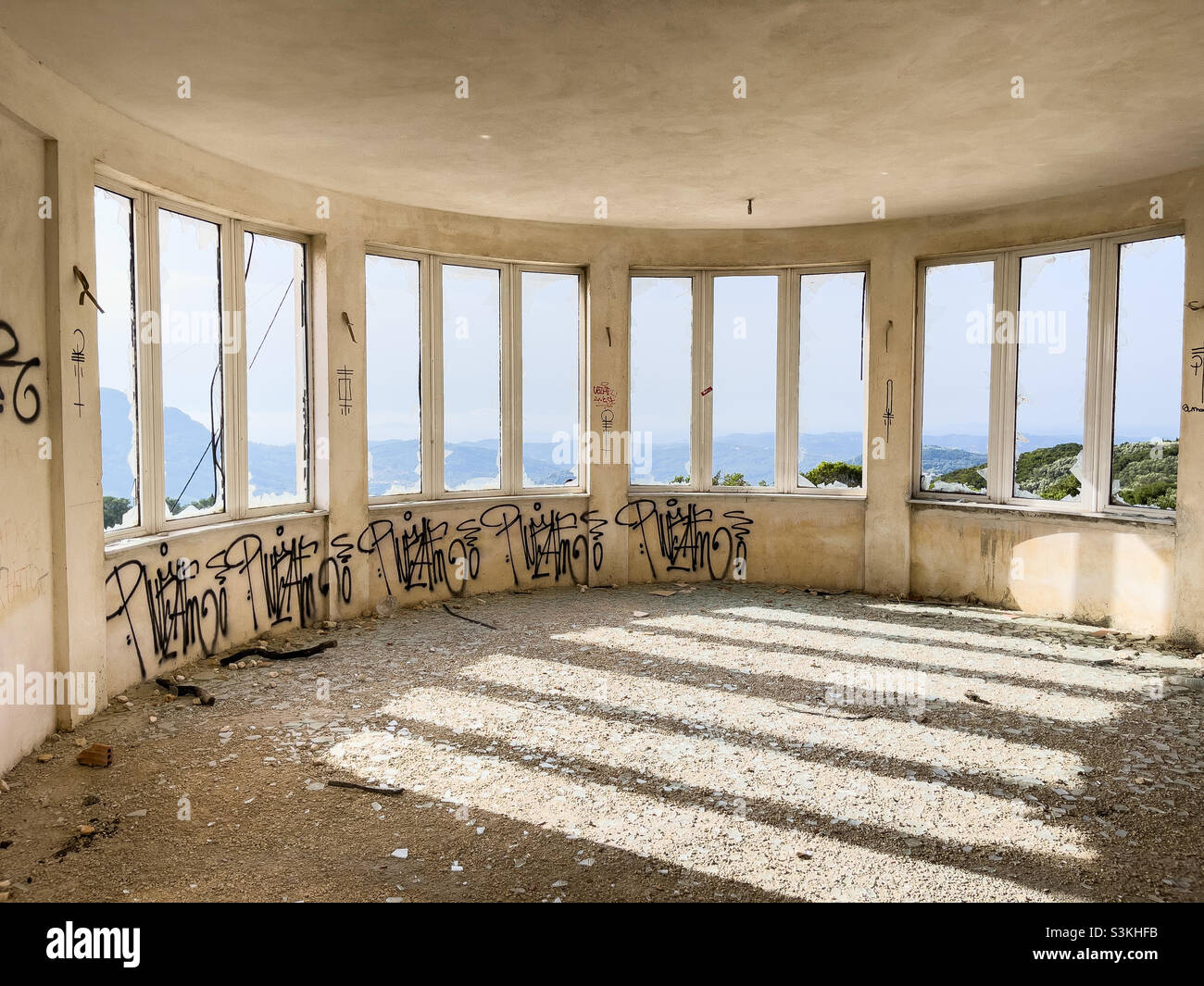 Lonely place hi-res stock photography and images - Alamy