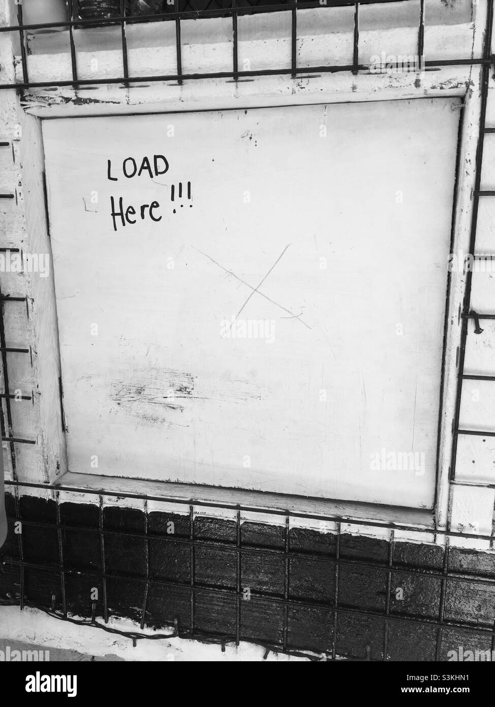 Simple signage hi-res stock photography and images - Alamy