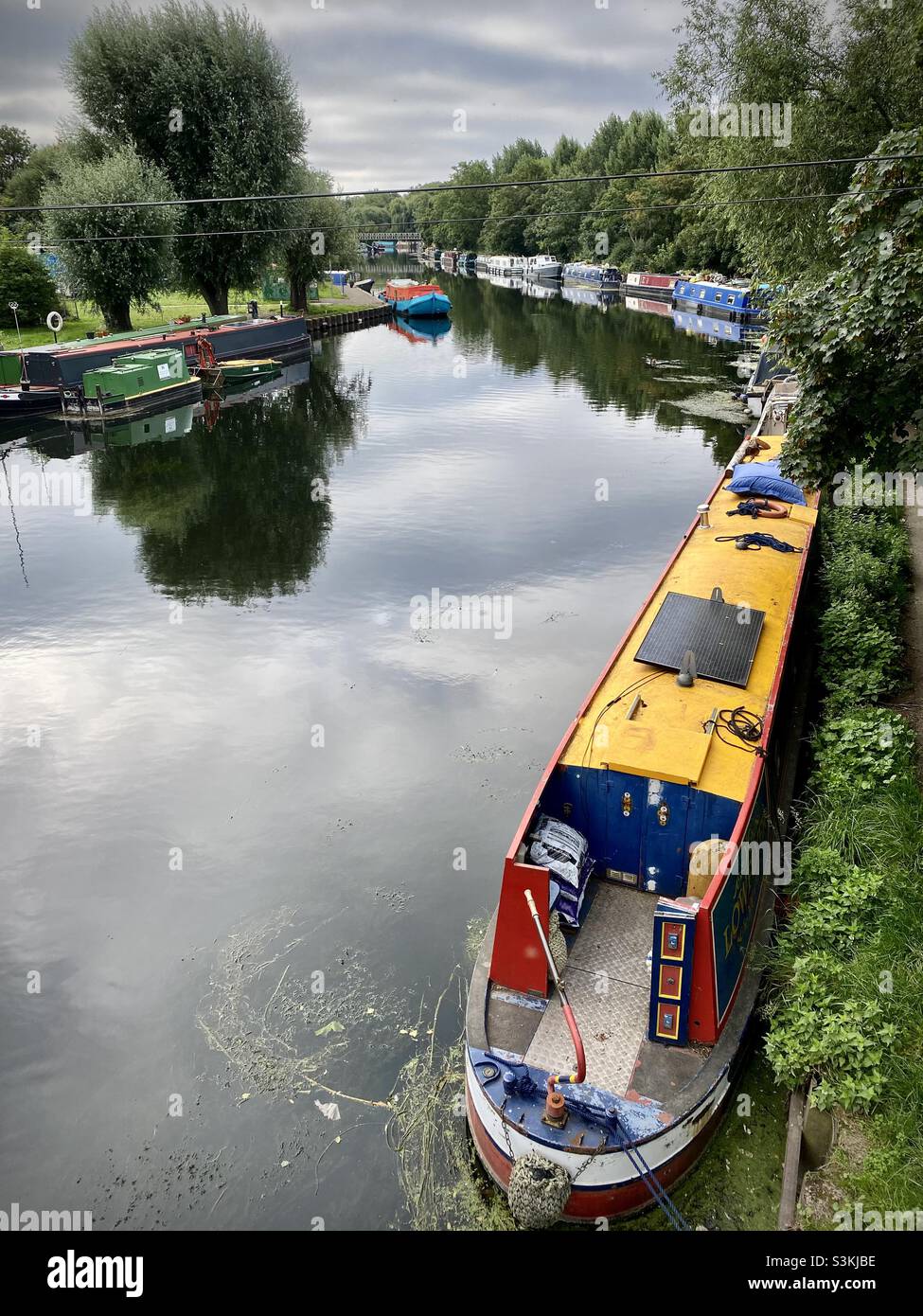 Lea river canal boats hi-res stock photography and images - Alamy