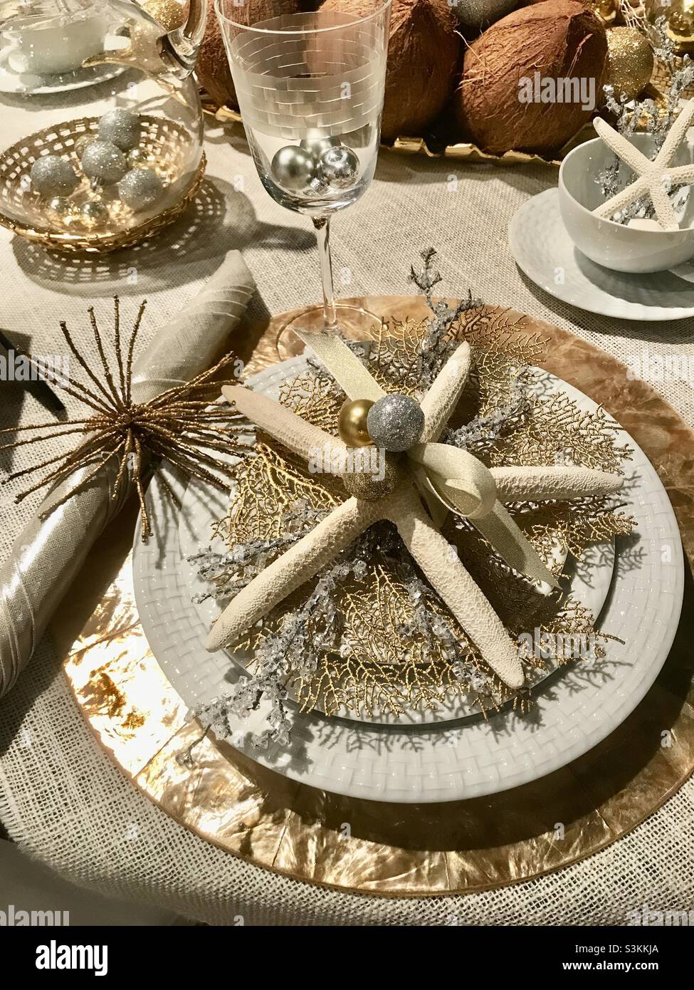 Christmas holiday place setting Stock Photo - Alamy