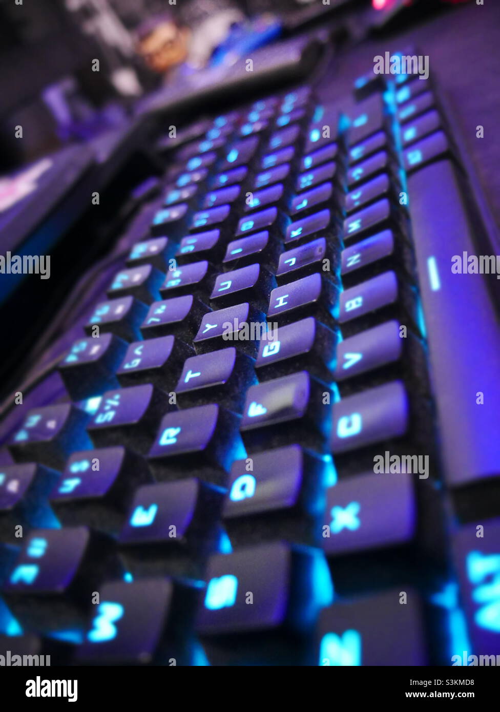 Backlit gaming keyboard hi-res stock photography and images - Alamy