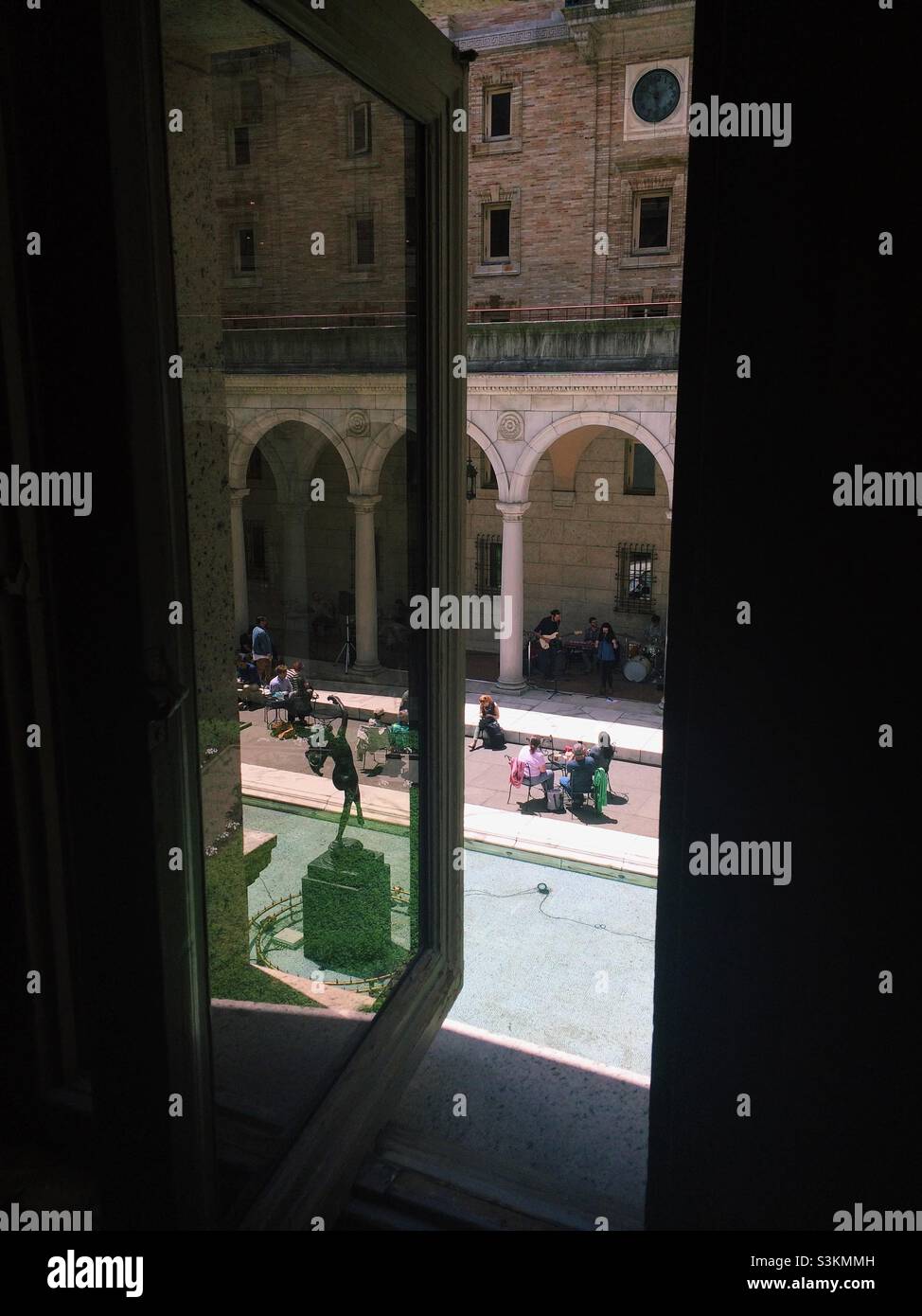 Boston library courtyard hi-res stock photography and images - Alamy