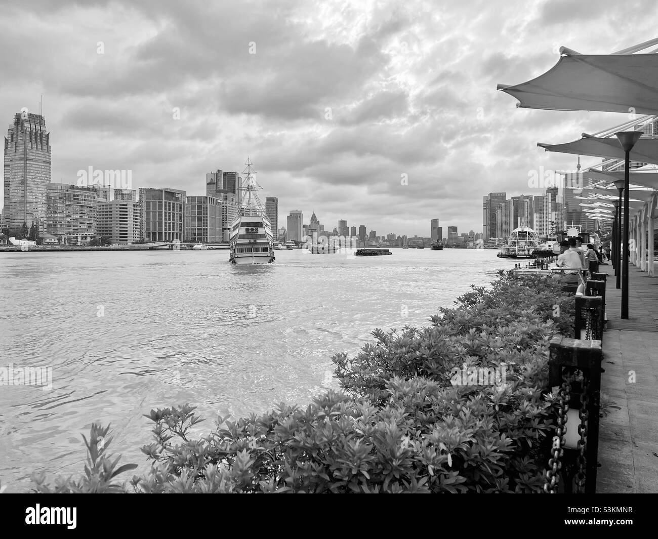 Shanghai Citizens Boat Watching Stock Photo - Alamy