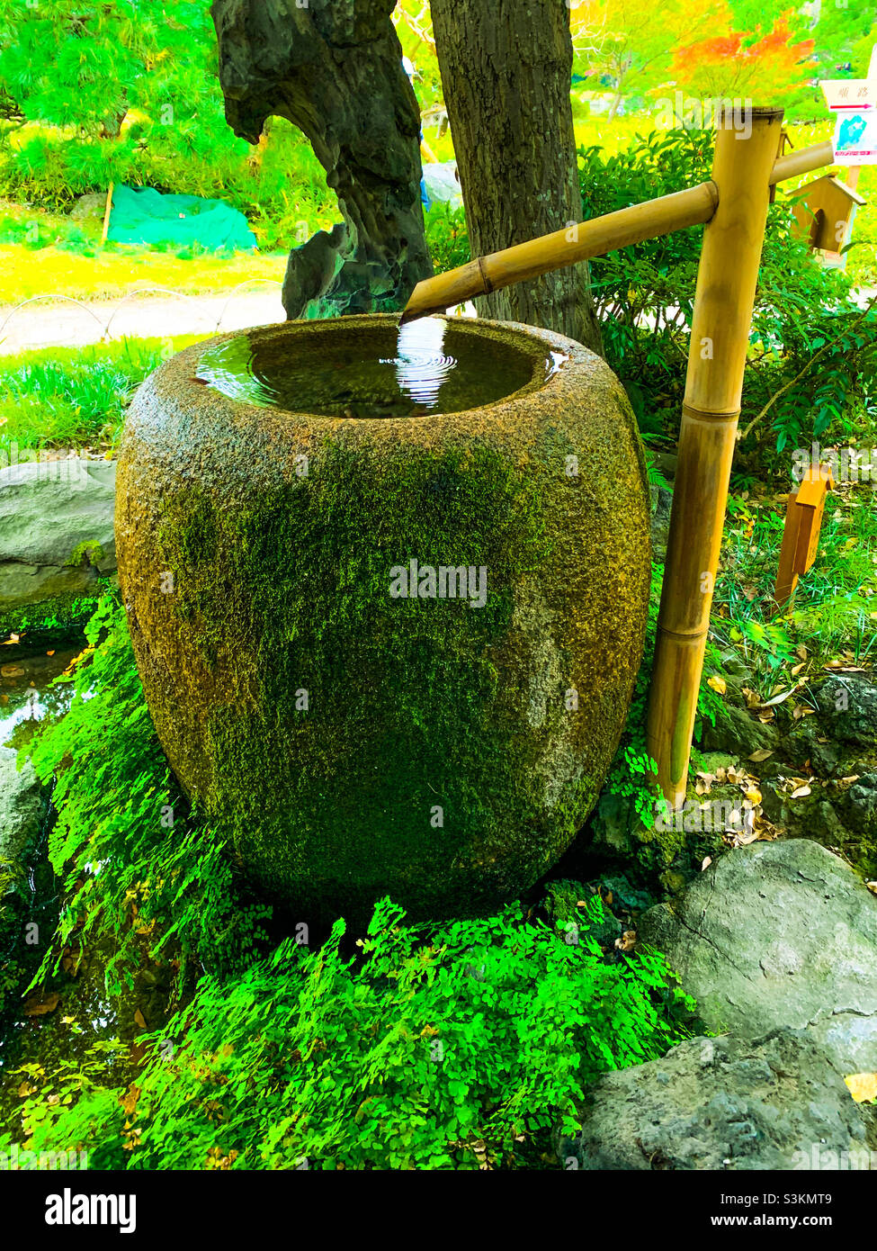 Japanese water pot hi-res stock photography and images - Alamy