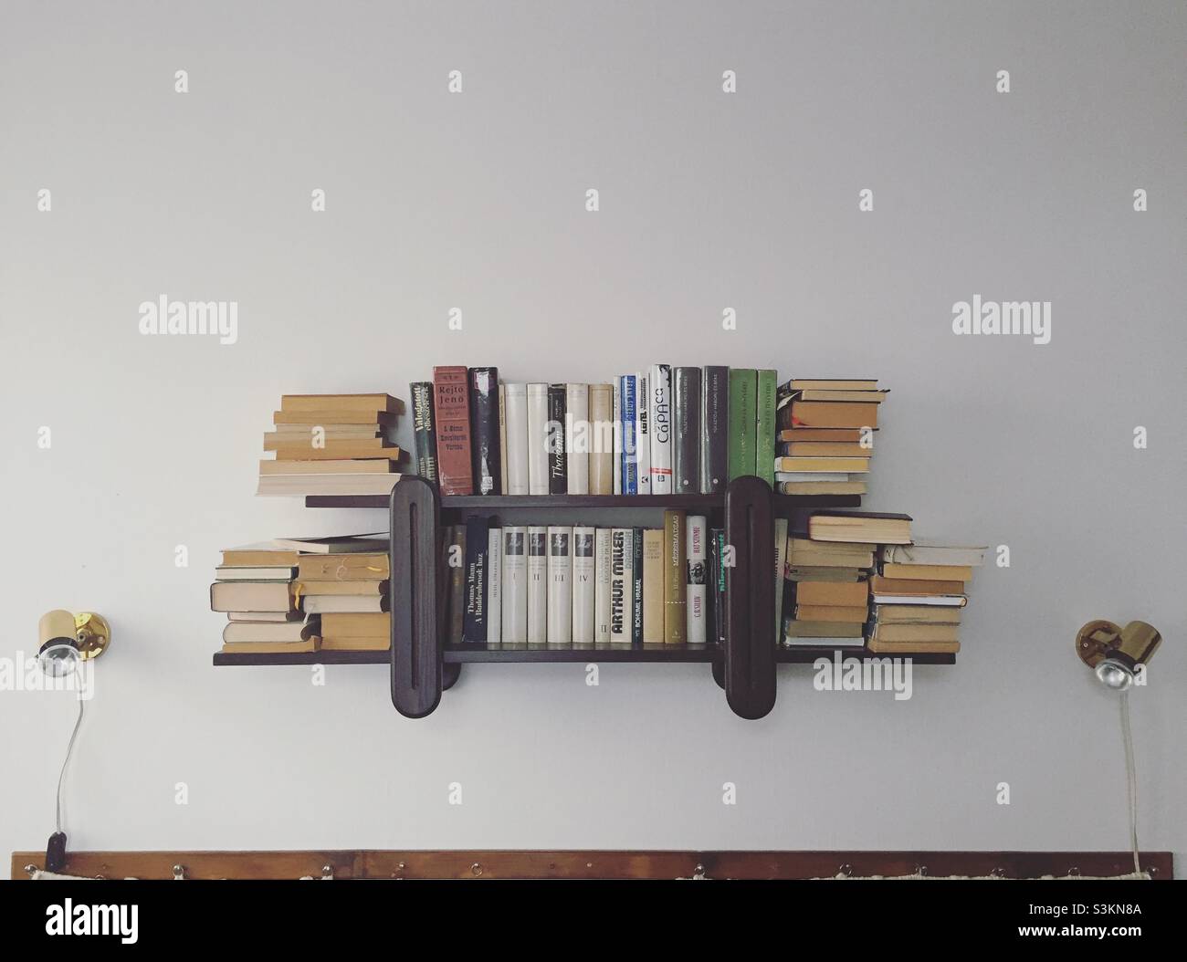 Bookshelf book hi-res stock photography and images - Alamy